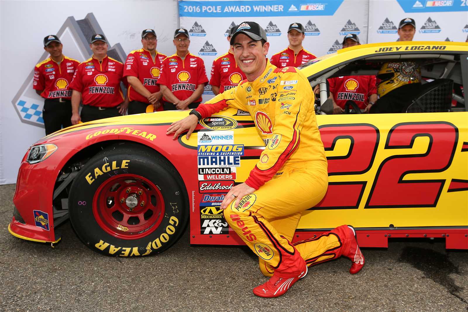 2016 Season Review Joey Logano Official Site Of Nascar