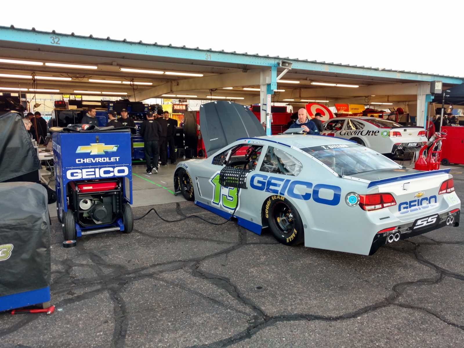 Phoenix test: Scenes from the desert - Official Site Of NASCAR
