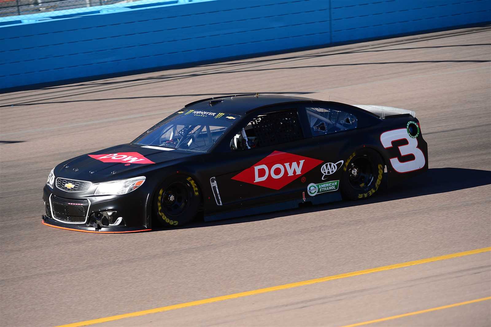 Phoenix test: Scenes from the desert - Official Site Of NASCAR
