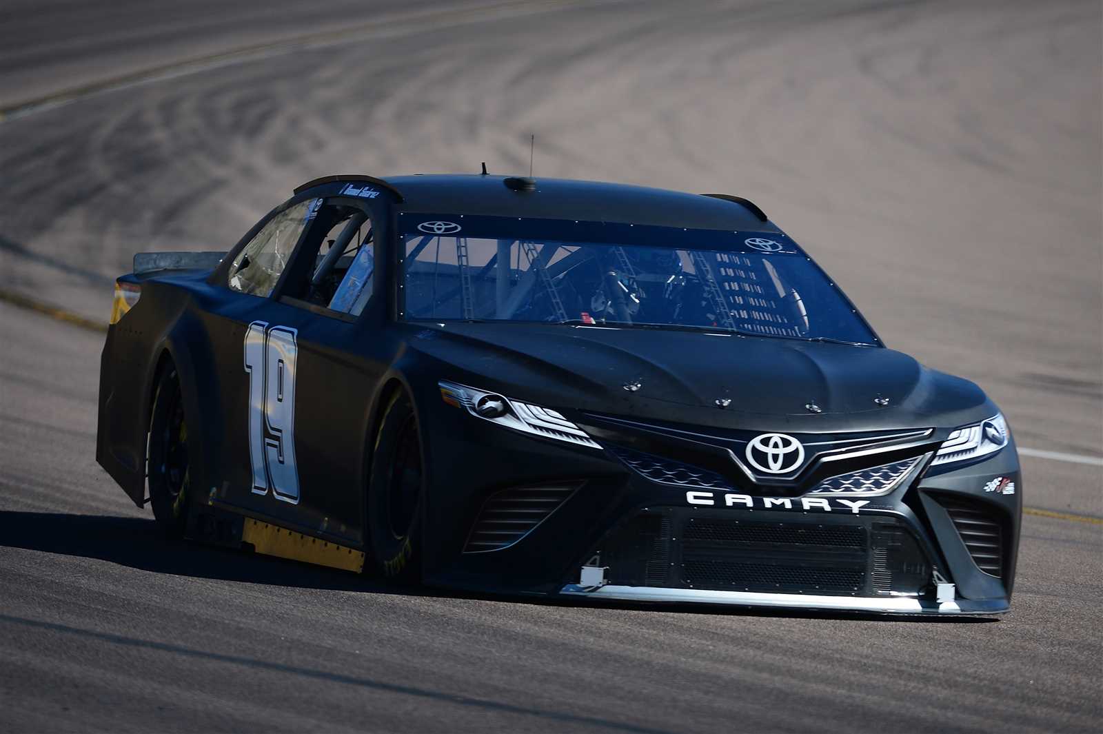 Phoenix test: Scenes from the desert - Official Site Of NASCAR