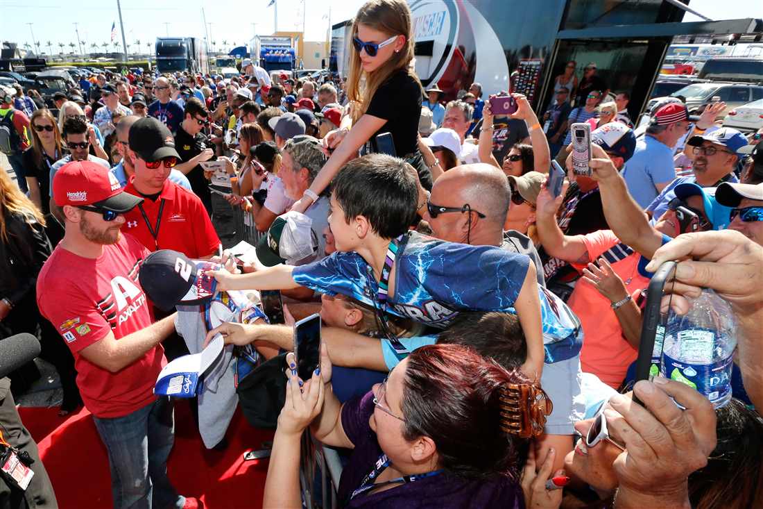 Dale Earnhardt Jr.'s finale at Miami - Official Site Of NASCAR
