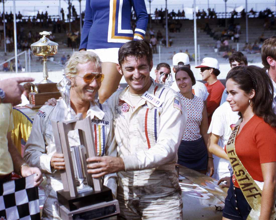 All-time drivers: Consecutive years with a win | NASCAR.com